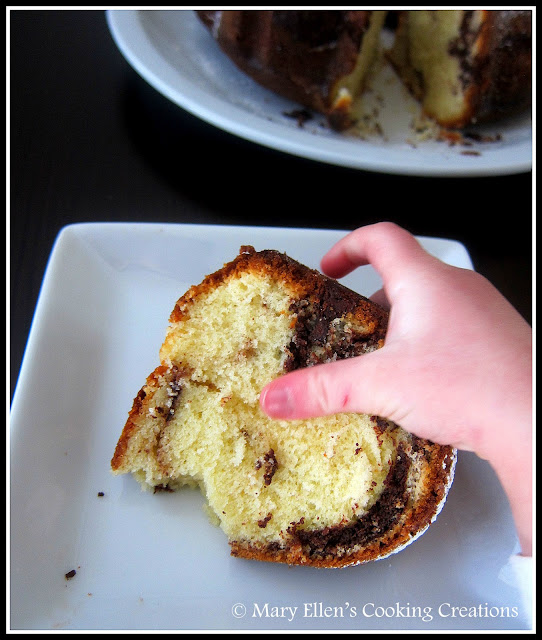 Mary Ellen's Cooking Creations: Philly Fluff Cake