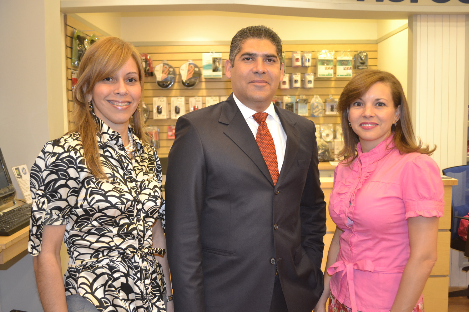 Hardsoft inaugura sucursal en Acropolis Center