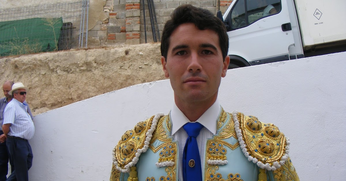 DE CATAFALCO Y ORO: EL TOREO TIENE UN DUENDE EN UTRERA. DANIEL ARAUJO