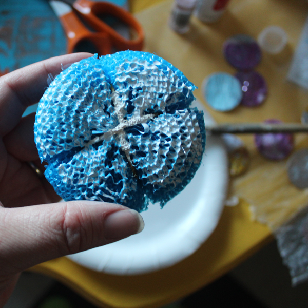 scrumdilly-do!: scrubby sponge snowflakes