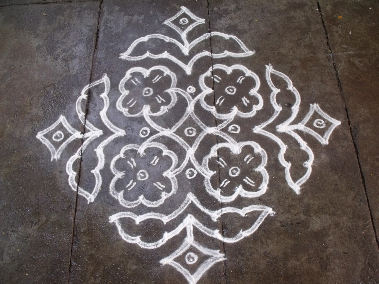 Rangoli designs/Kolam: S.No 95 - 15-1 Ner Pulli Kolam