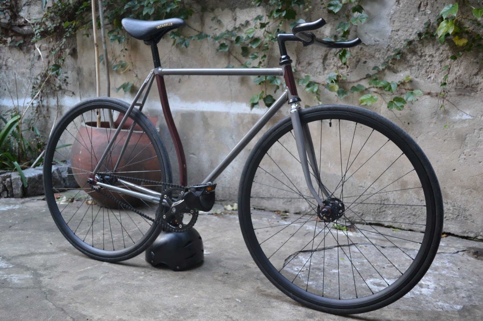 Born In Garage: Malbec - Fixie Classic