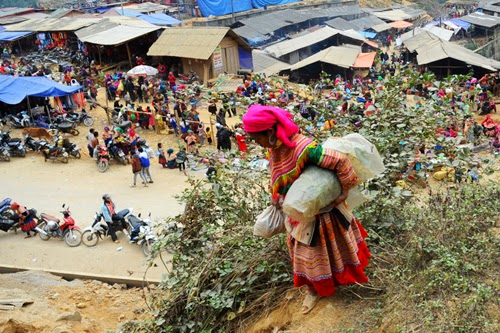 sapa trekking tours: Sapa spring fair