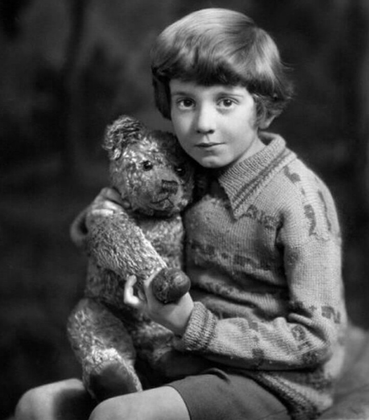 Film Fan: Christopher Robin (4 Stars)