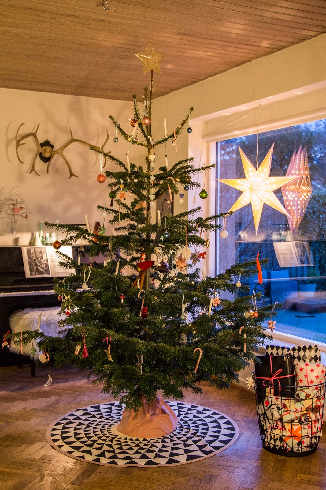 MarmeladeBallade: Juletræet med sin pynt...