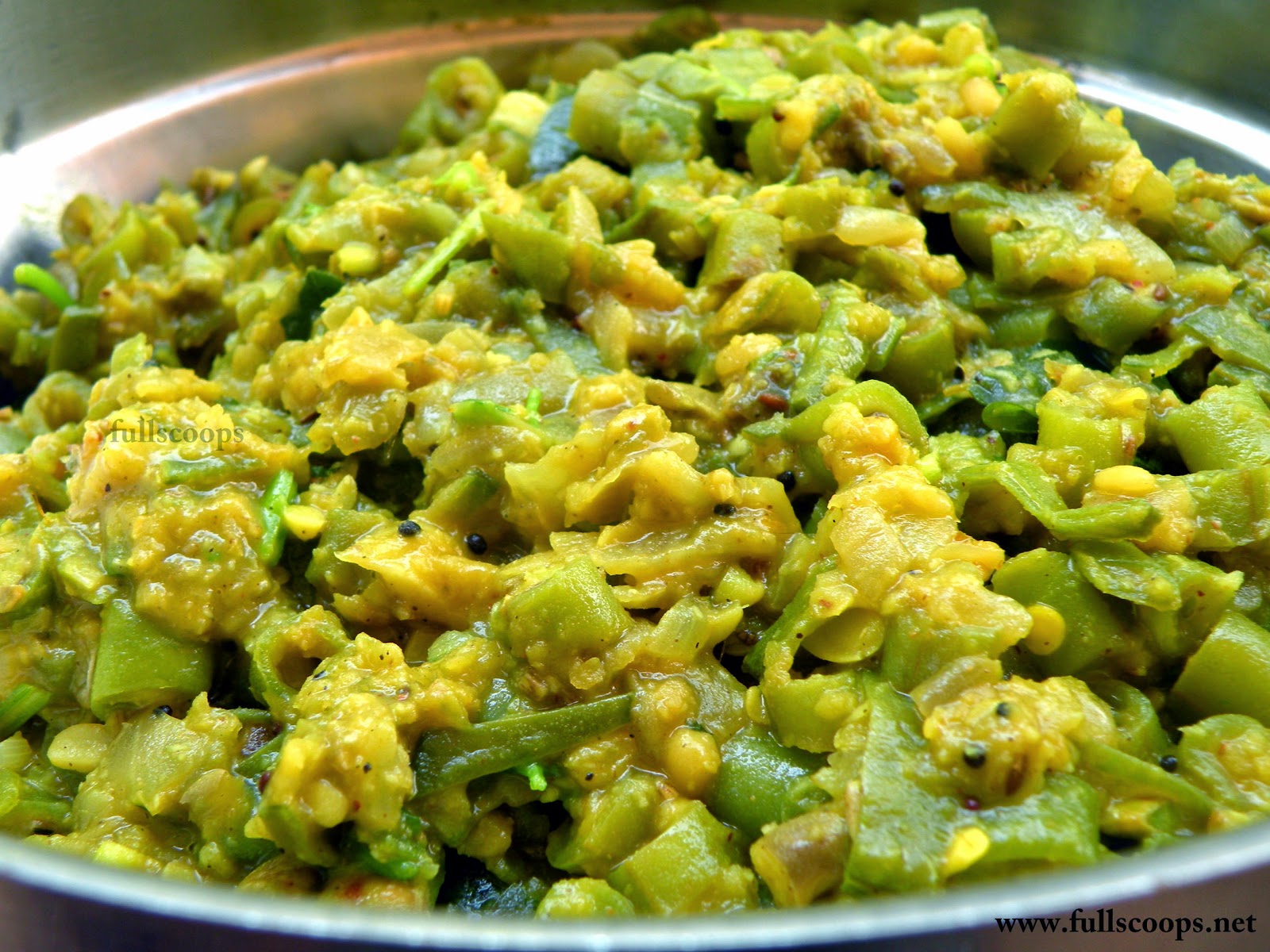 String Beans and Broad Beans Kootu ~ Full Scoops