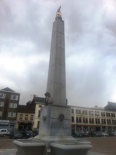 Egyptomania: Obelisk op de markt in Ronse