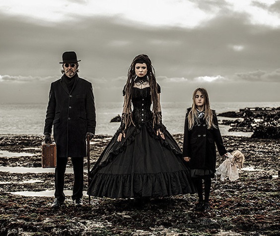Steampunk Fashion Guide: Gothic Victorian Family