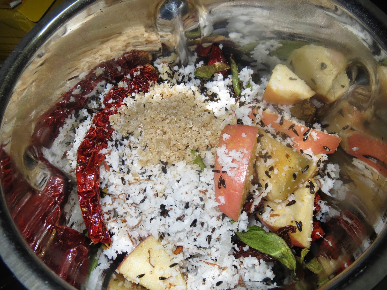 ಅಡಿಗೆ - Adige: Hucchellu - Apple Chutney