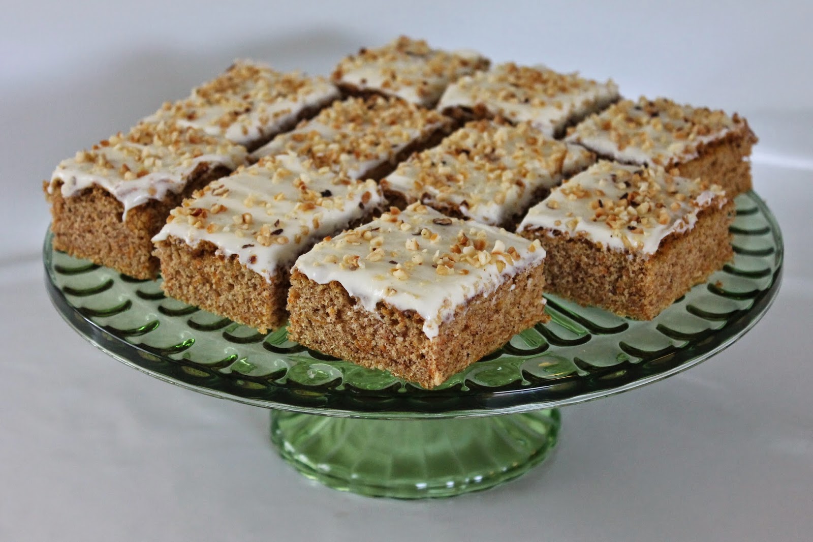 Tarun Taikakakut: Mehevä porkkanapiirakka (pellillinen)