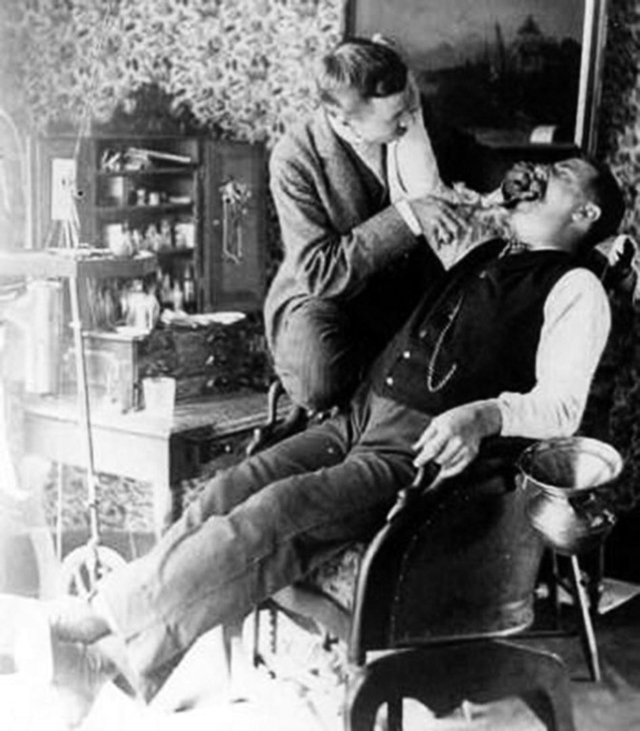 When Tooth Extraction Is Terrifying: 32 Scary Photos Show the Early ...