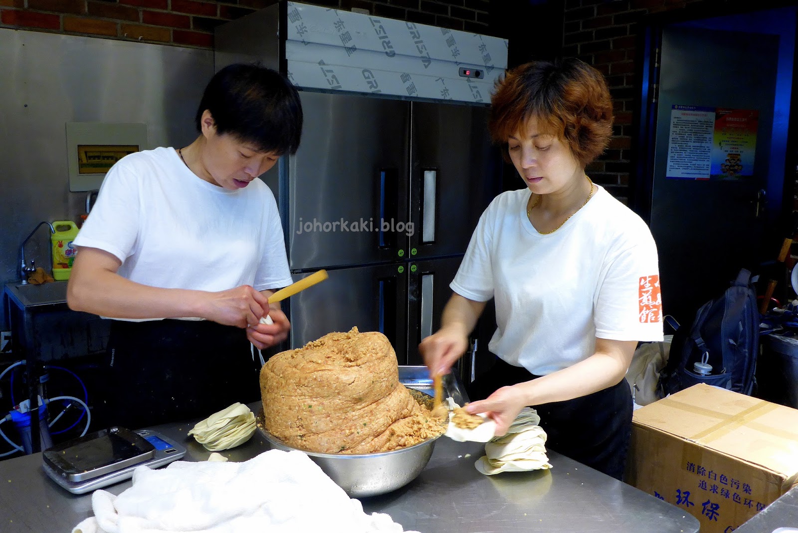 小路易生煎馆 (漢街) Sheng Jian Bao at Hanjie Street. Wuhan Food |Tony Johor ...