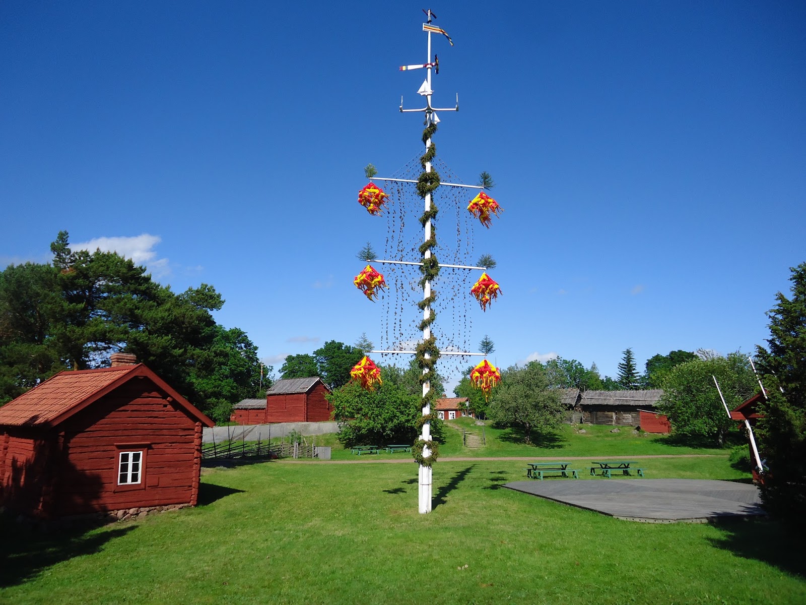 Majstång (fuktig) : r/sweden