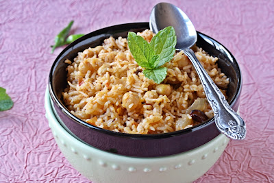 Versatile Vegetarian Kitchen: Chickpeas and Tomato Rice