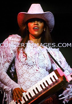 ShalamarFanBlog: SHALAMAR Goes Searching for Jody Watley Replacement