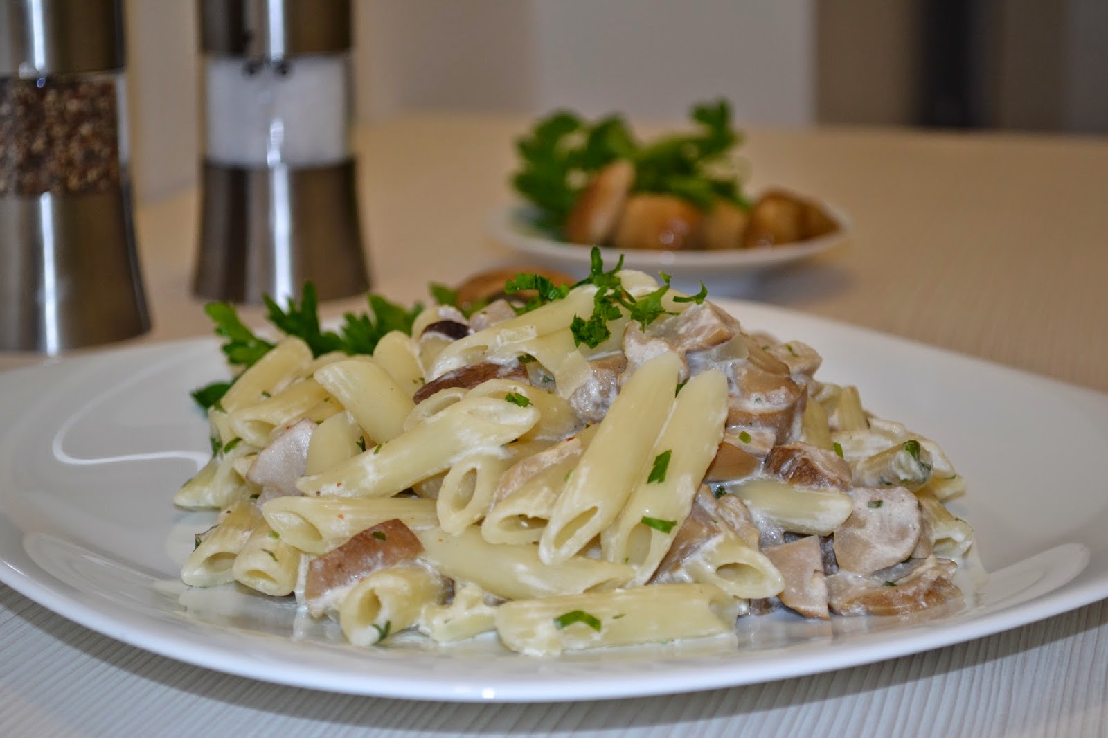 Esti ceea ce mananci: Paste cu hribi si sos de smantana