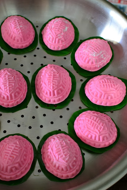 Through The Kitchen Door: "Angku Kuih"