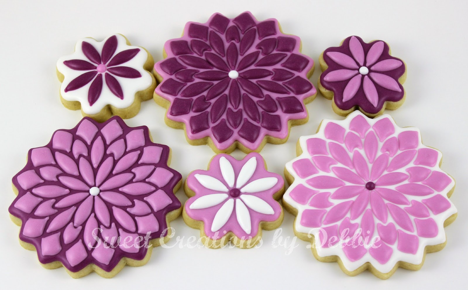 Sweet Creations by Debbie: Pretty Flower Cookies (Just For Fun)