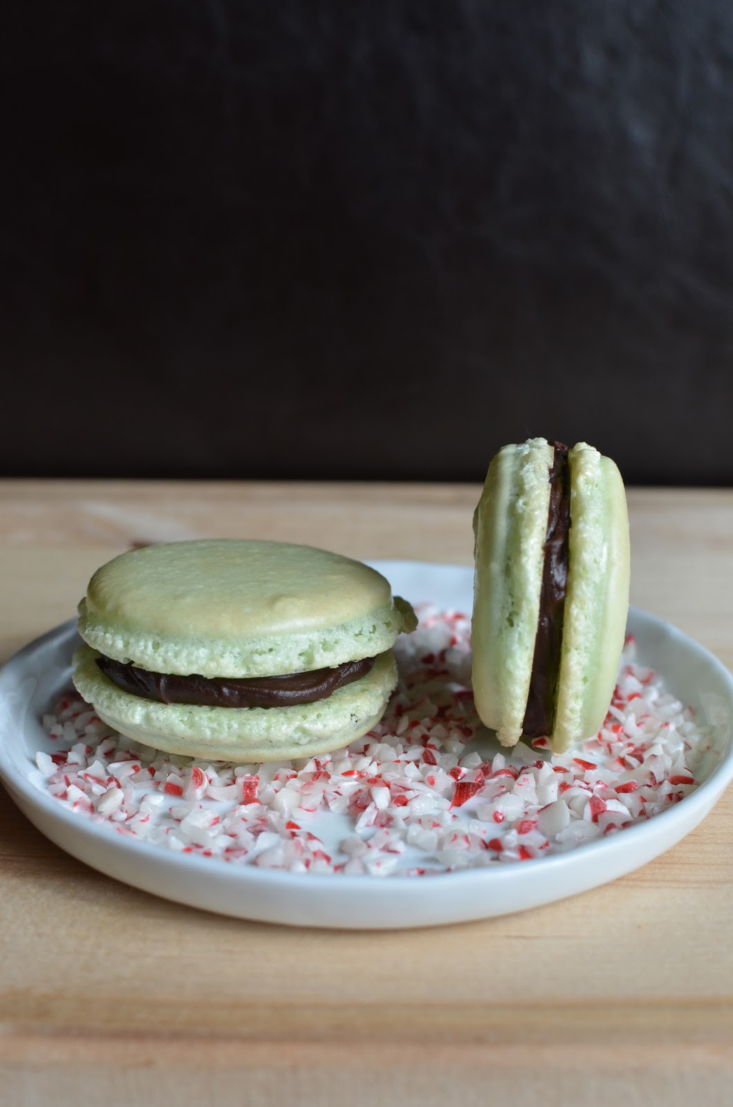 Playing with Flour: Macarons with mint chocolate ganache