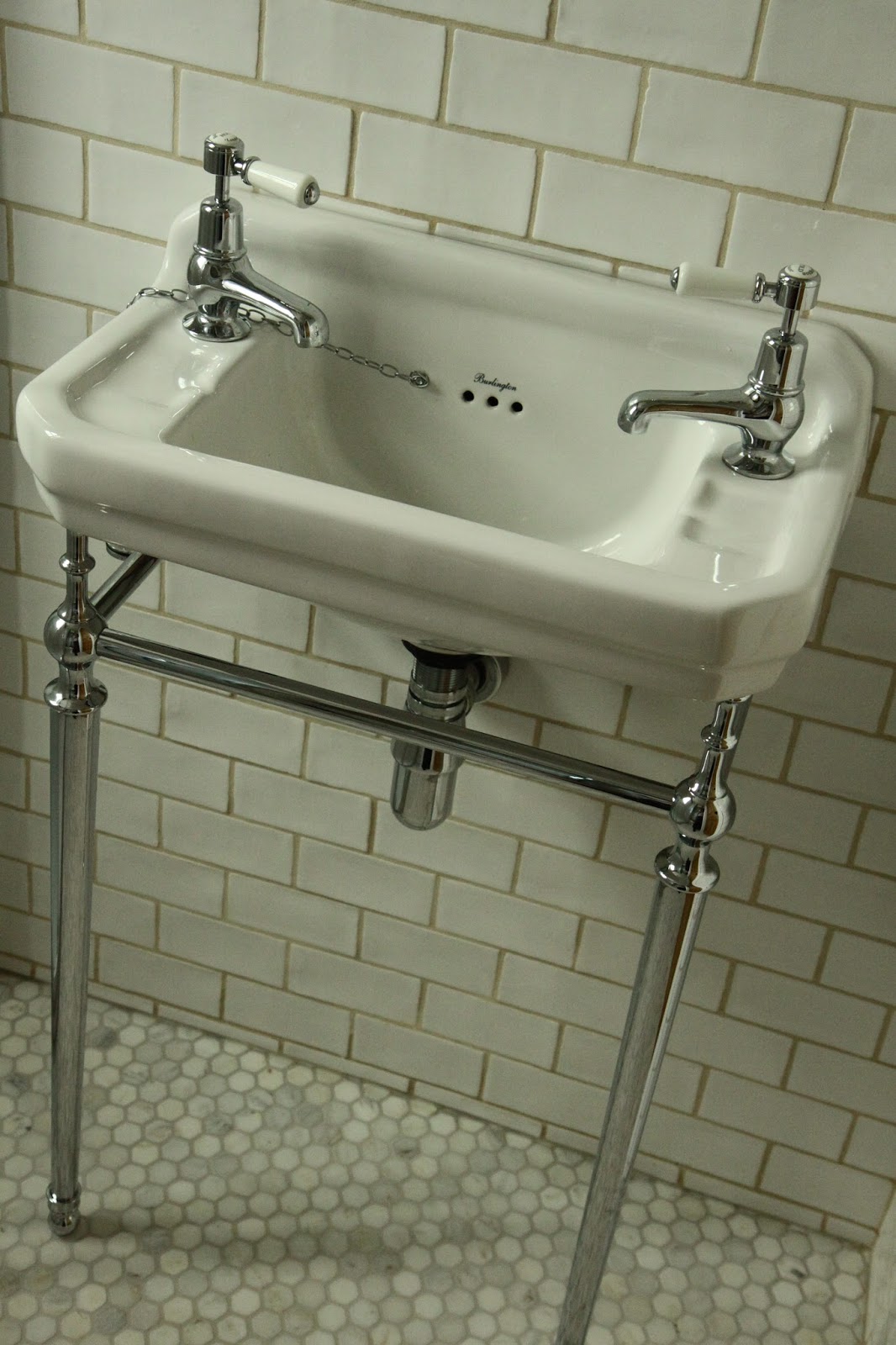Modern Country Style: My favourite sink and washstand in the world!