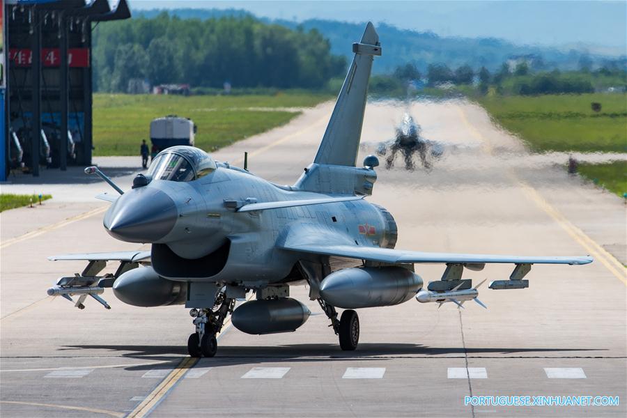VEICULOS E ARMAMENTOS MILITARES: CHENGDU J-10 FIREBIRD