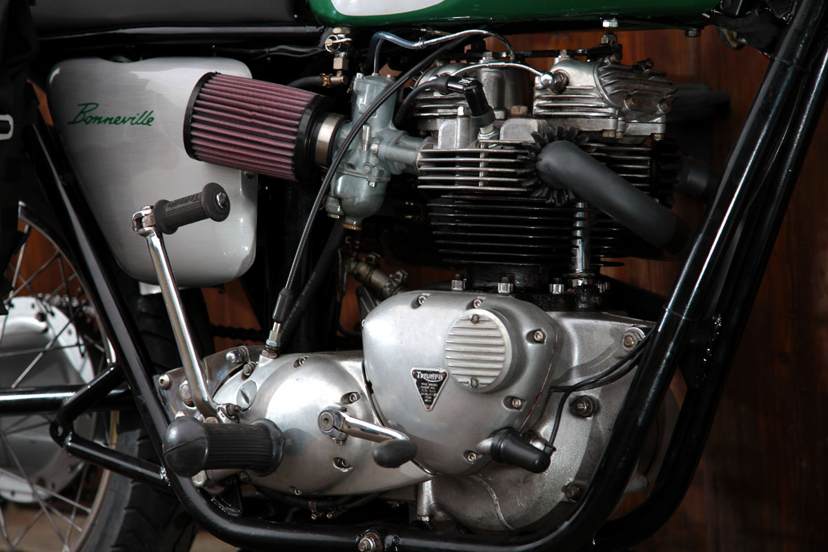 Bellezza discreta | Triumph T120R OIF - RocketGarage - Cafe Racer Magazine