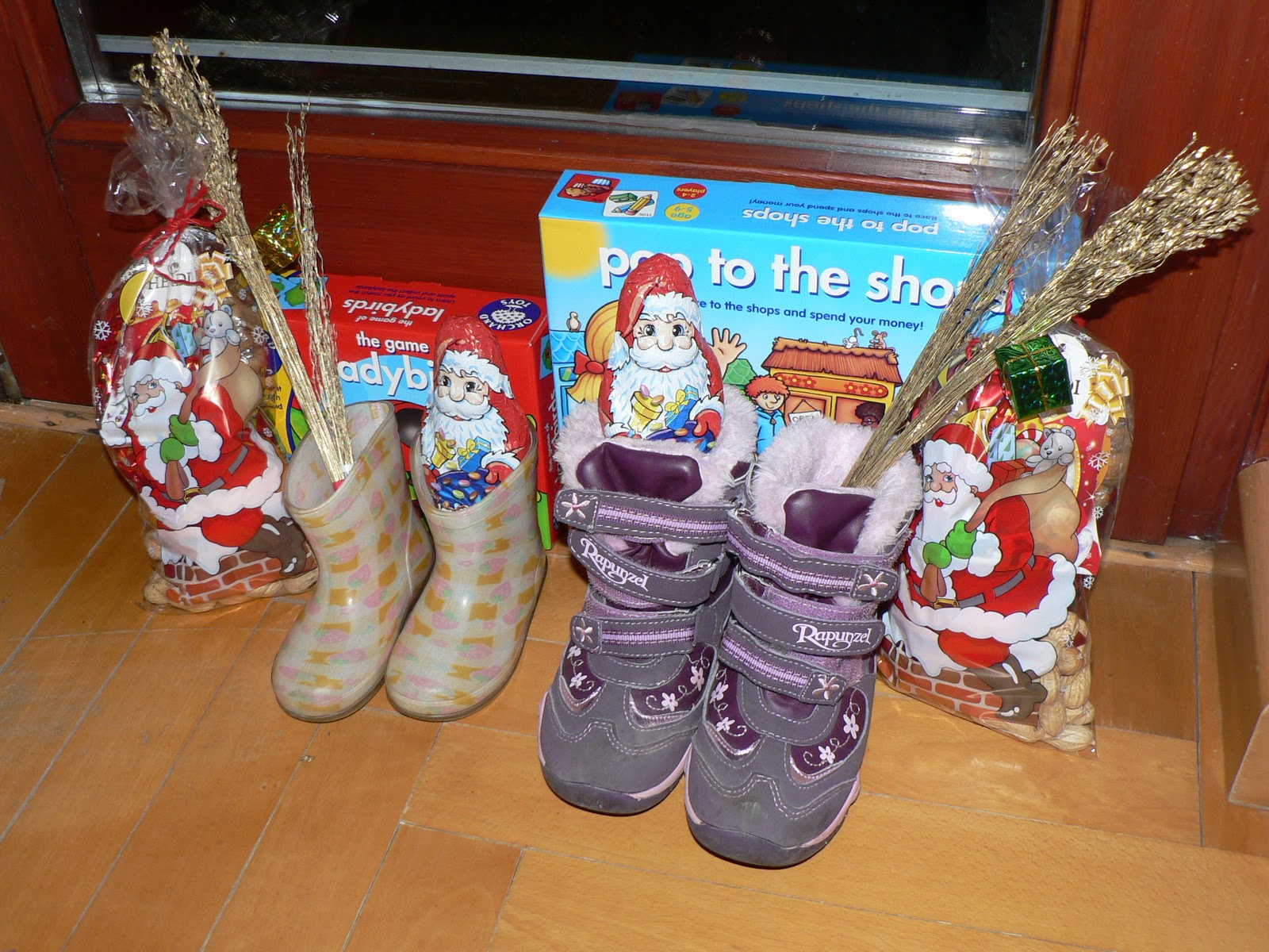 Mama Pea Pod: {Szent Mikulás - Christmas Tradition}