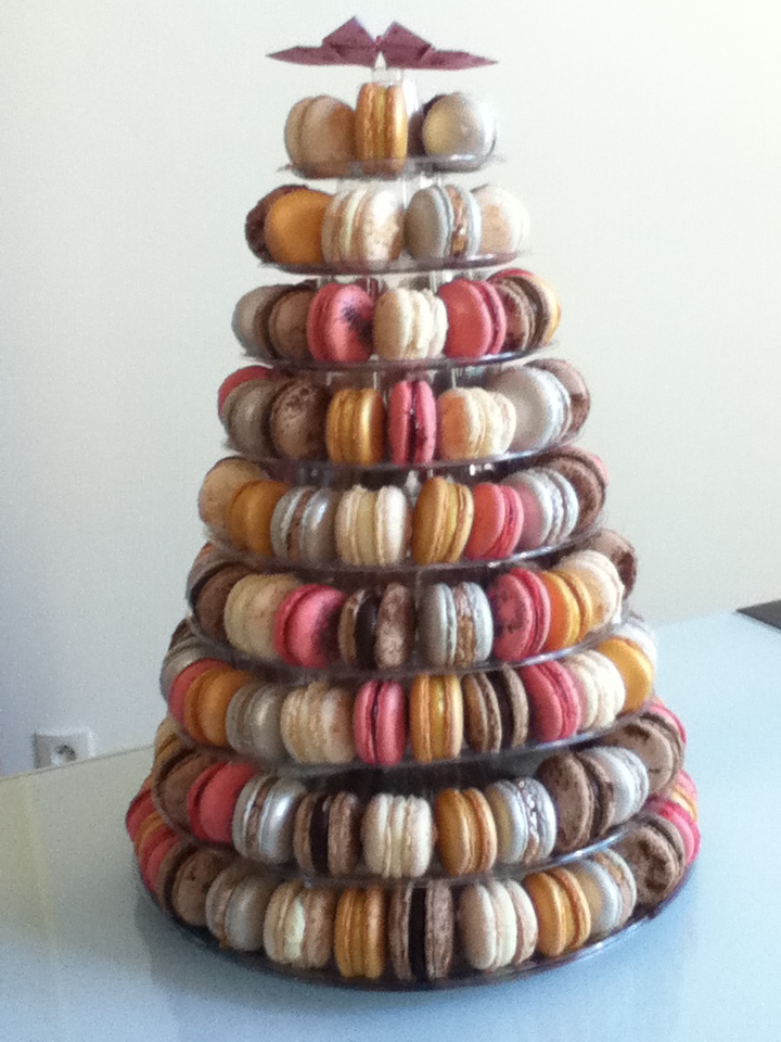 Le Progrès: Pièce montée de macarons