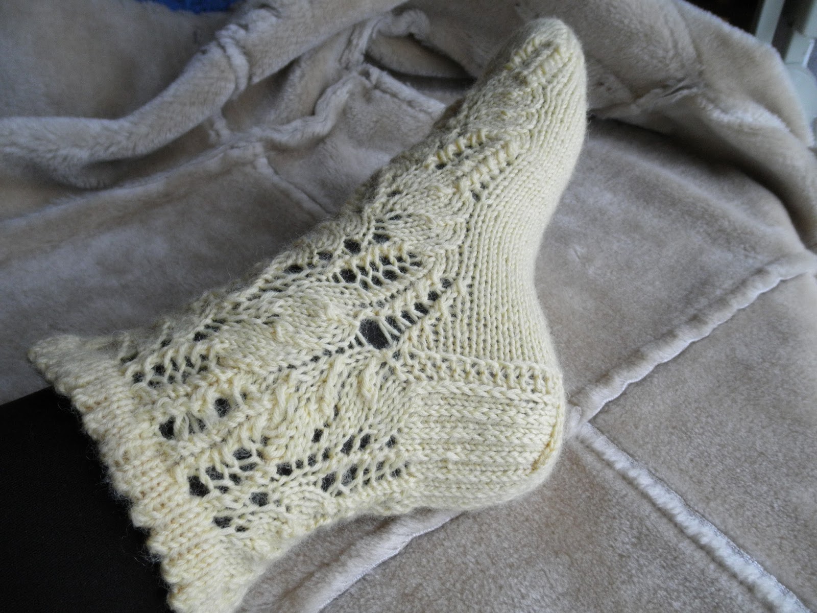 Sukavarraste ja heegelnõelaga...: Pitsilised sokid