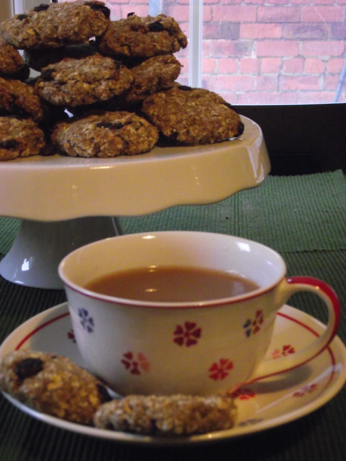 Rocket and Roses Vegan Kitchen: Low Fat Oatmeal Cookies