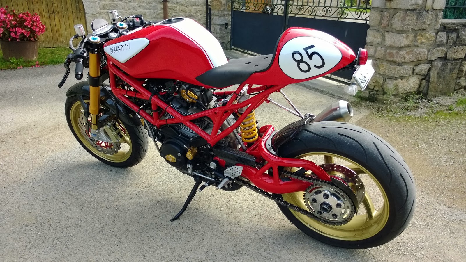 Radical Ducati S.L.: From France Nicolas "Radicalize" his Monster‏