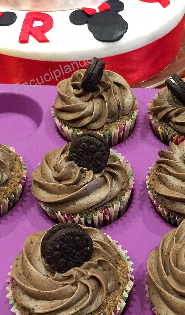 Escuciplando: CUPCAKES DE OREO (CUMPLE DE RAQUEL)