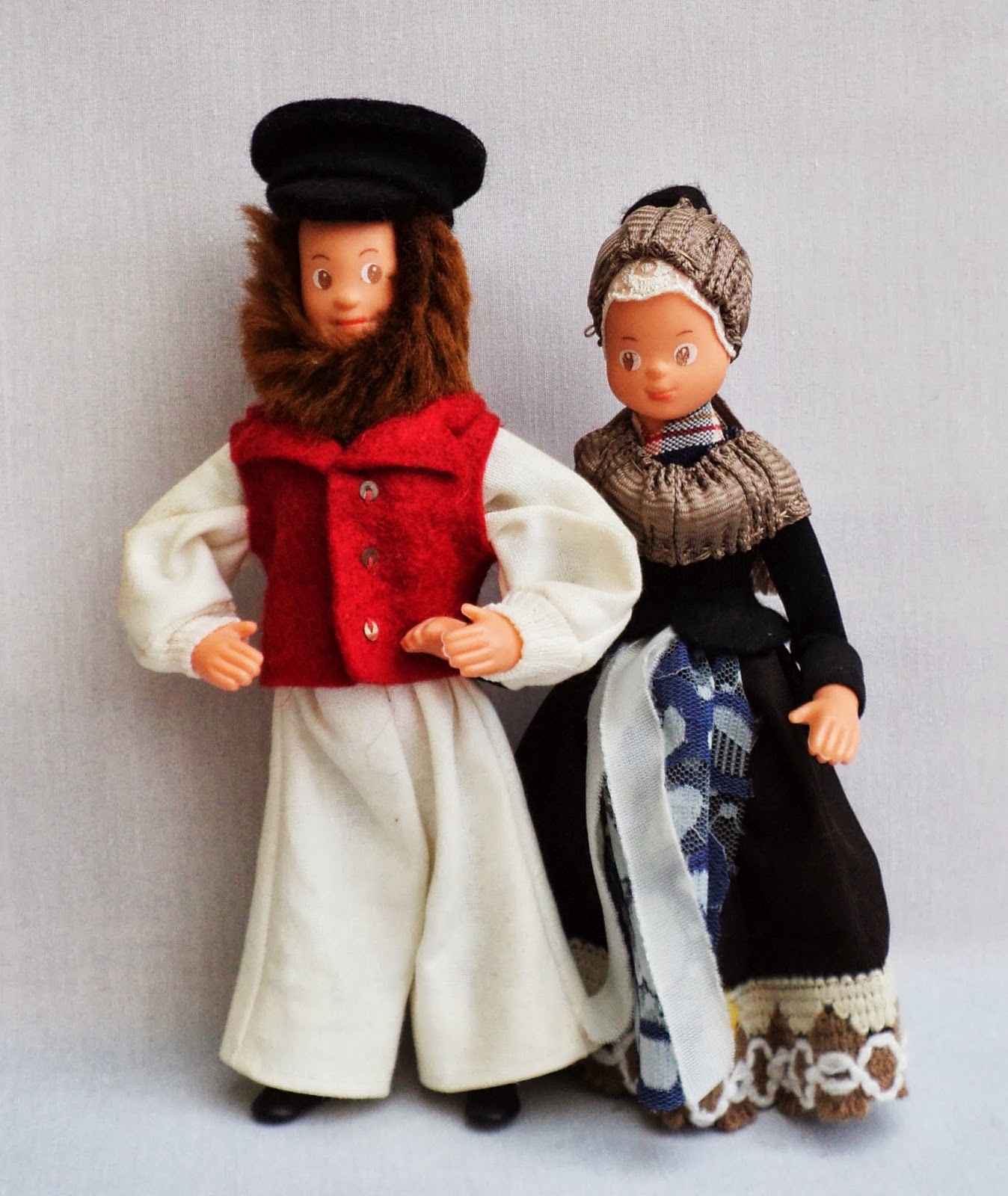 World Costume Dolls: DOLLS FROM BELGIUM, RUSSIA, AFRICA and LITHUANIA