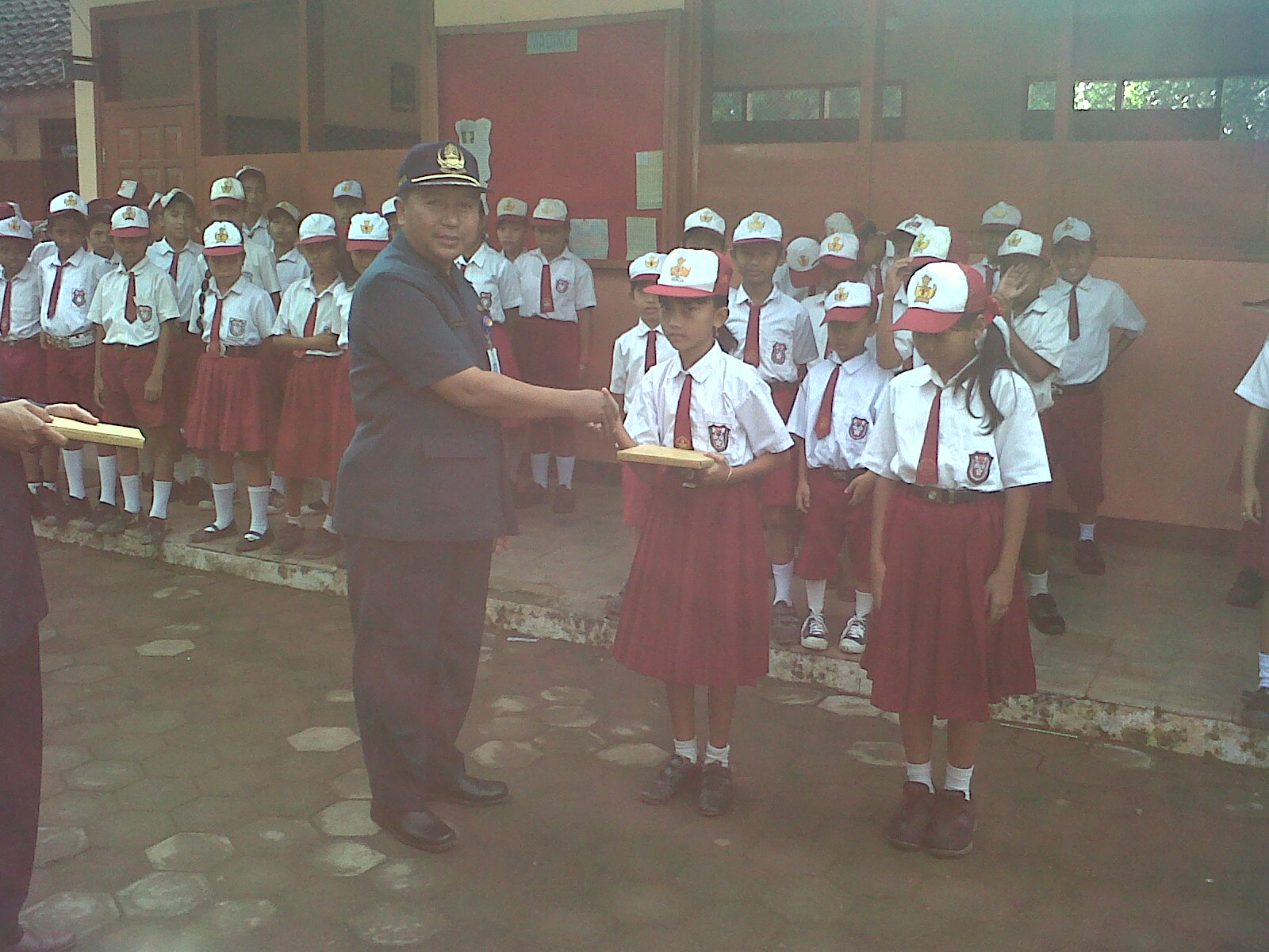 Pemberian Reward untuk Siswa Berprestasi