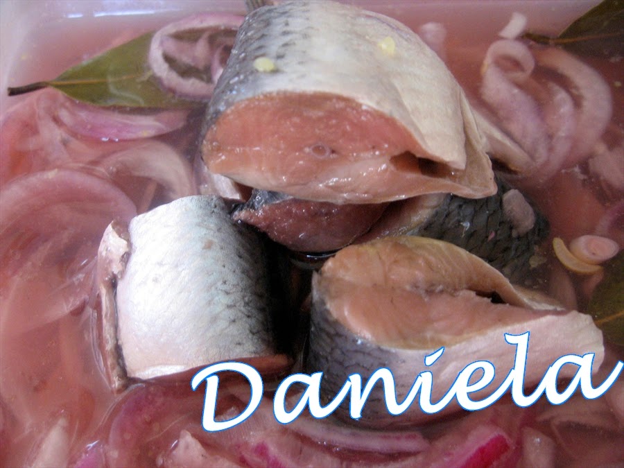Daniela, bucatarie moldo-ardeleneasca: Hering (baby hering) marinat cu ...