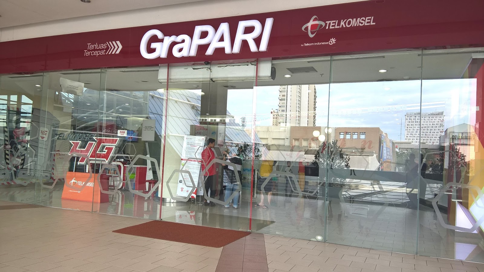 Grapari Telkomsel Hartono Mall - 5-tv-is-gd