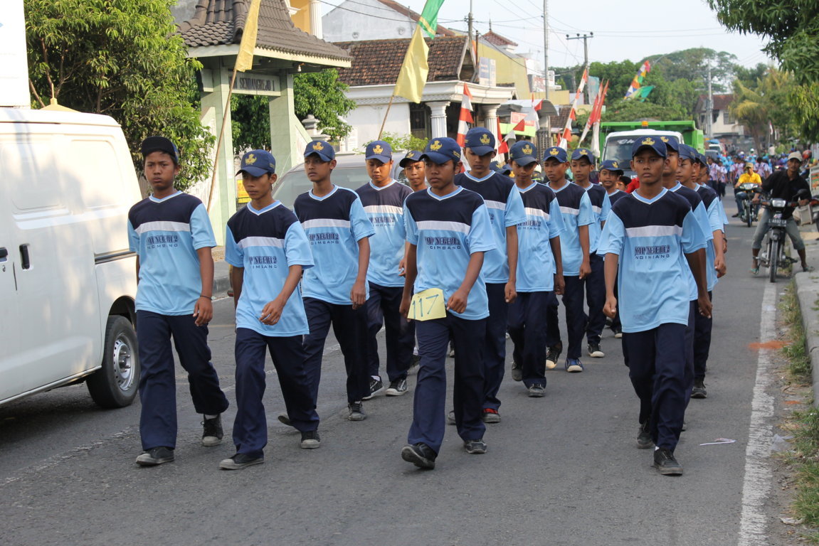 OSIS SMPN 2 NGIMBANG: Gerak Jalan : Siswa Siswi SMPN 2 Ngimbang