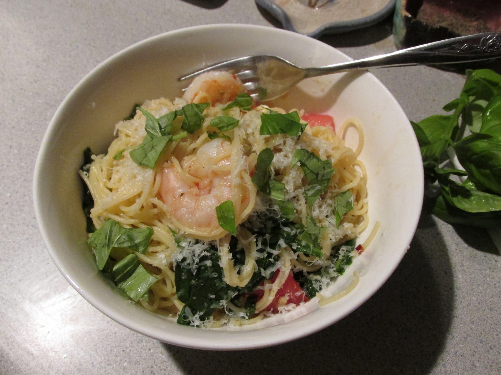 Gremlin Food Mom: Pasta with Fresh Tomatoes and Garlicky Shrimp!!