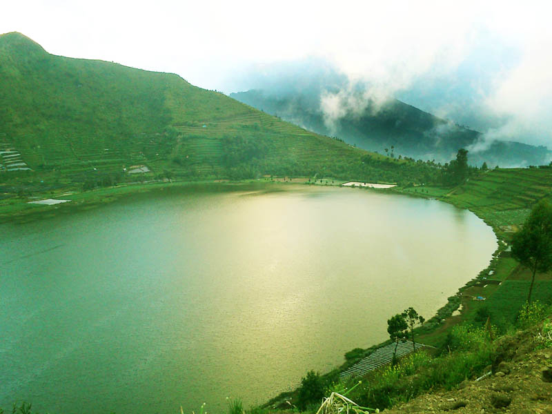 TELAGA MERDADA(DATARAN TINGGI DIENG) ~ Indonesian tour country