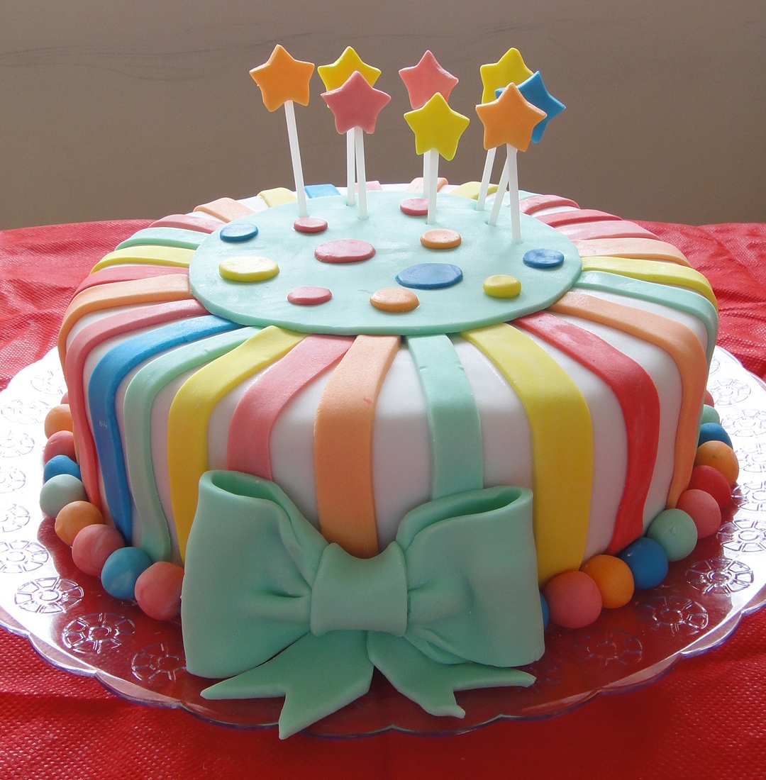 Bolo Colorido | VIP CUPCAKES & BOLOS DECORADOS