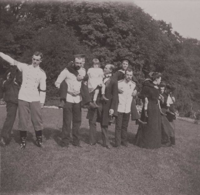 16 Hilarious and Intimate Photographs of Tsar Nicholas II Clowning ...