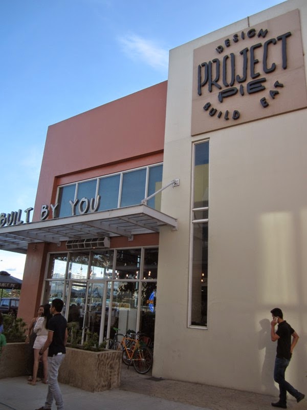 annie travel: Restaurants at Blue Bay Walk, Macapagal Blvd, Pasay City