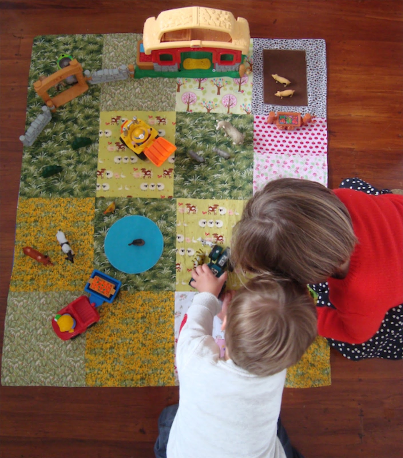 mousehouse: a reversible playmat