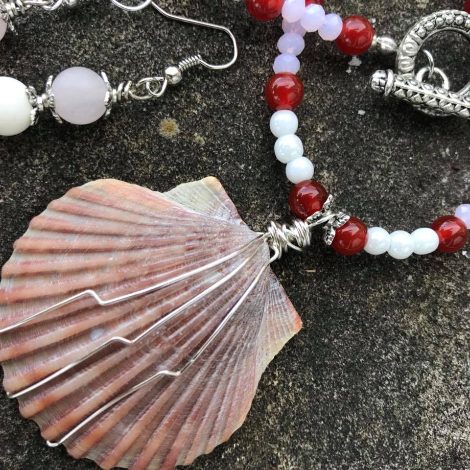 Tappingflamingo : Custom Wire Wrapped Seashell Necklace