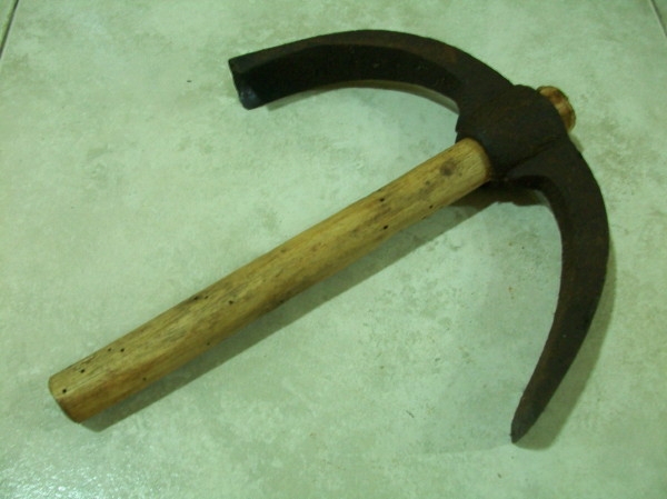 Armas y armaduras en España: Orígenes del hacha