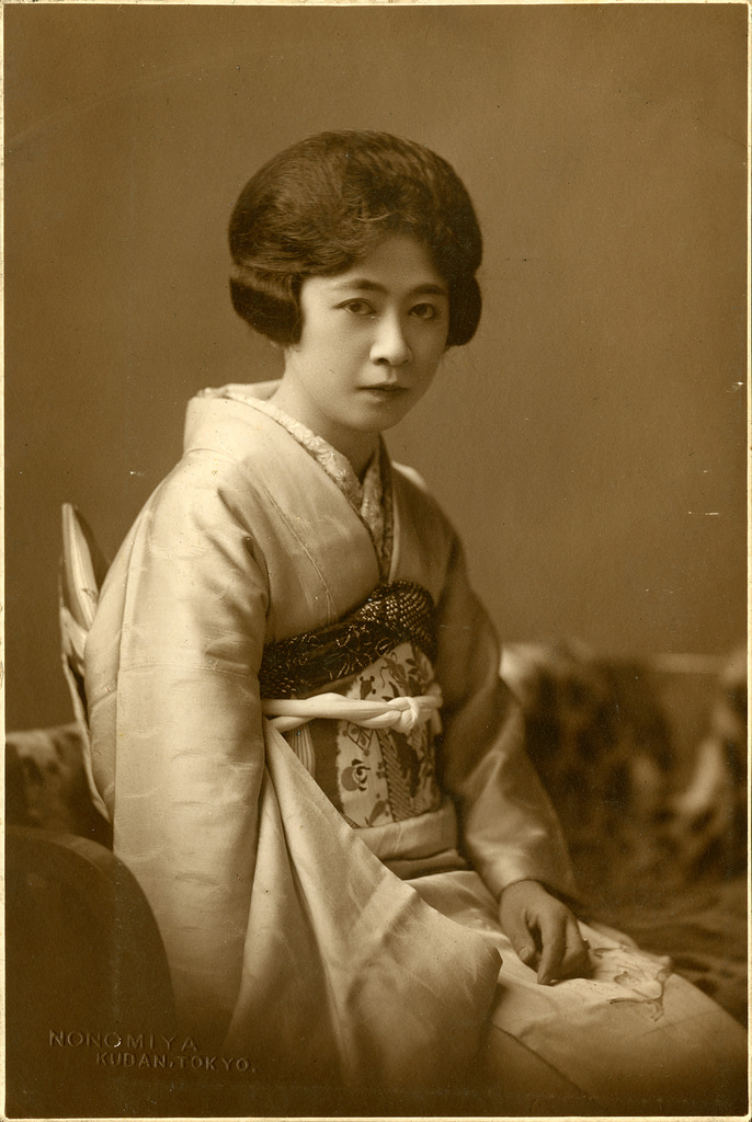 32 Vintage Portraits of Beautiful Japanese Women Dressing in Kimonos ...
