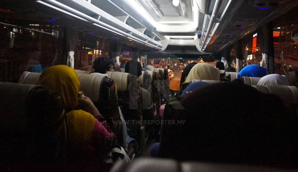 'Saya terlepas selekoh tadi. Terlelap kejap' - Pemandu Bas | The Reporter