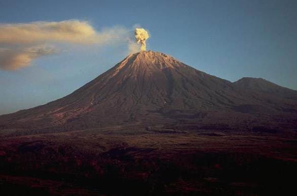 Wisata Alam Gunung Semeru Jawa Timur - RAJA PULSA MURAH