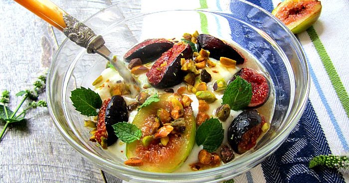 What's for Breakfast: Grilled Figs w/ Yogurt & Pistachios