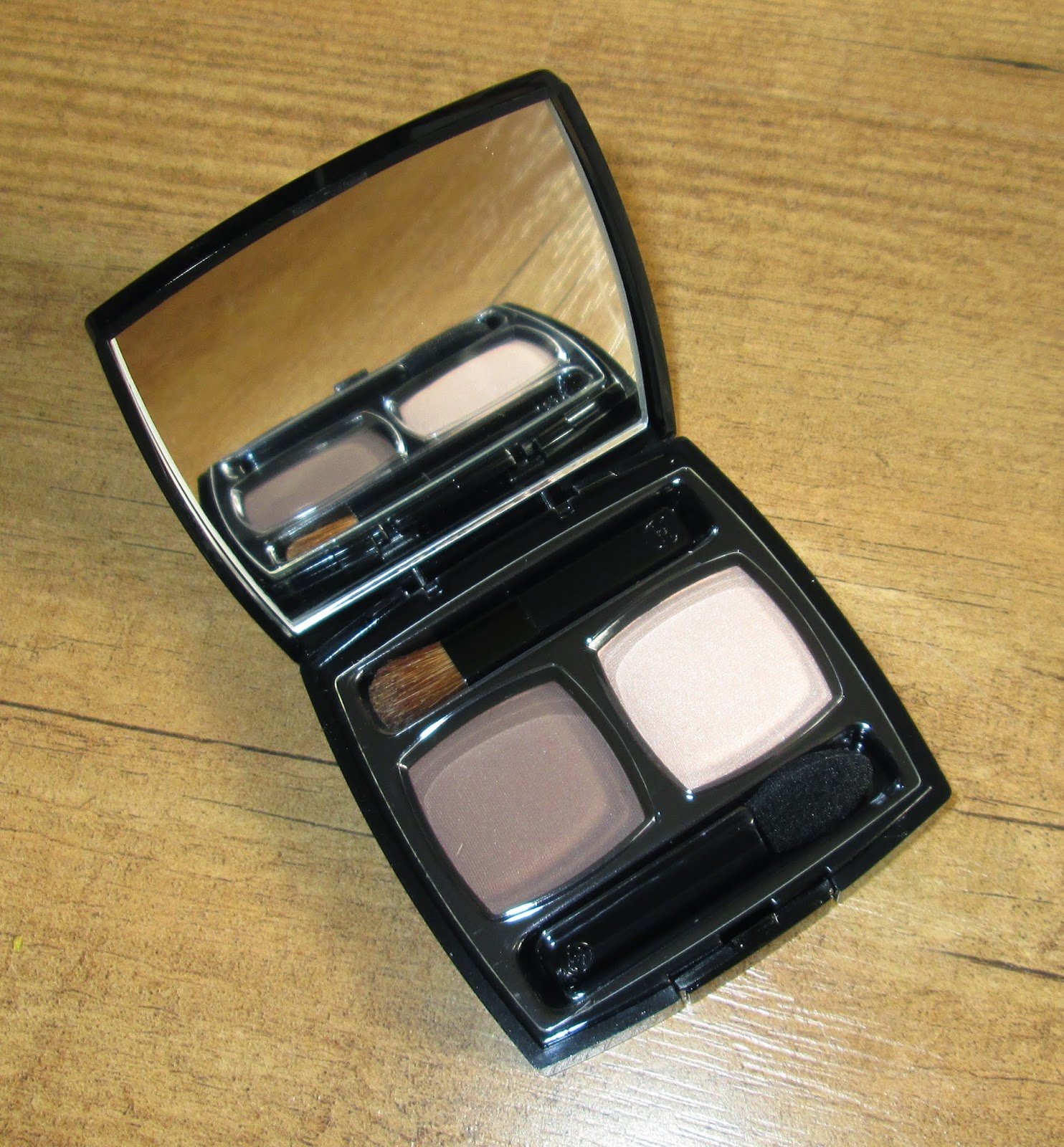 [Review] CHANEL Ombres Contraste Eyeshadow Duo in 20 Taupe - Délicat